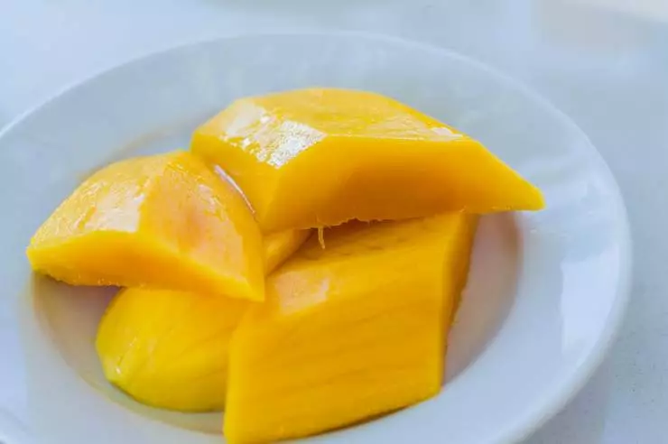 Mpempe akwụkwọ nri mango popsicle FOTO