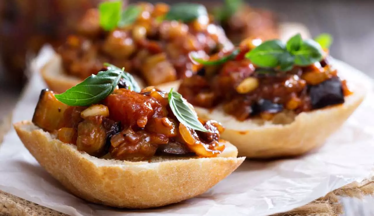 Bruschetta alla köylü patlıcanlı | 10 dakikada parmak yemek