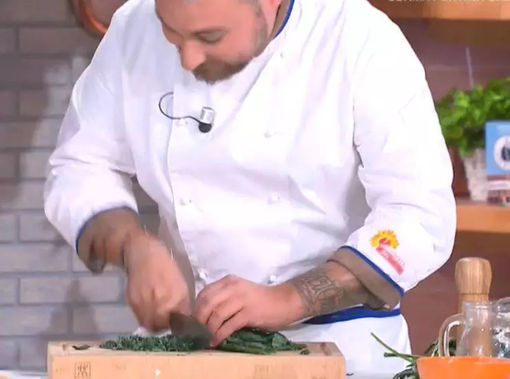 Cómo preparar una ensalada de col negra cruda | Receta y truco del chef Federico Fusca