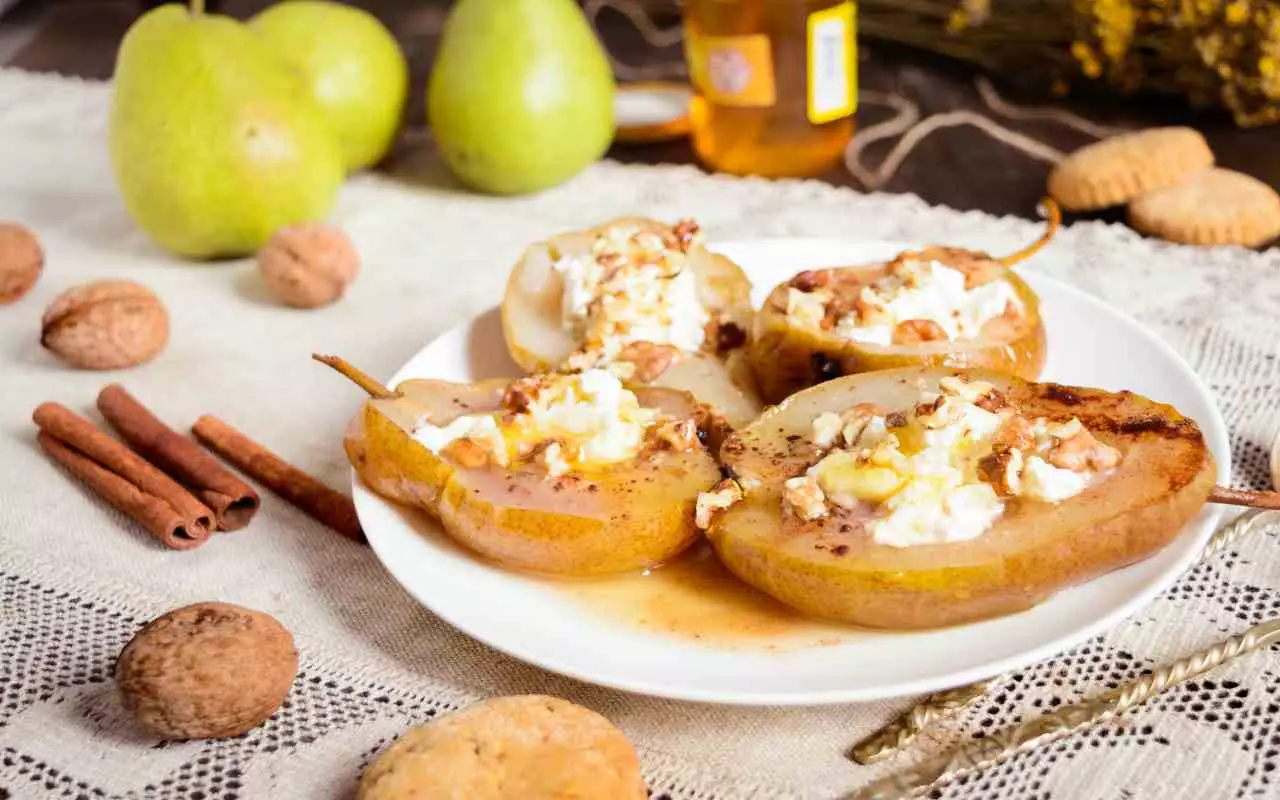 Baked pears with Greek yogurt | The good and delicate dessert