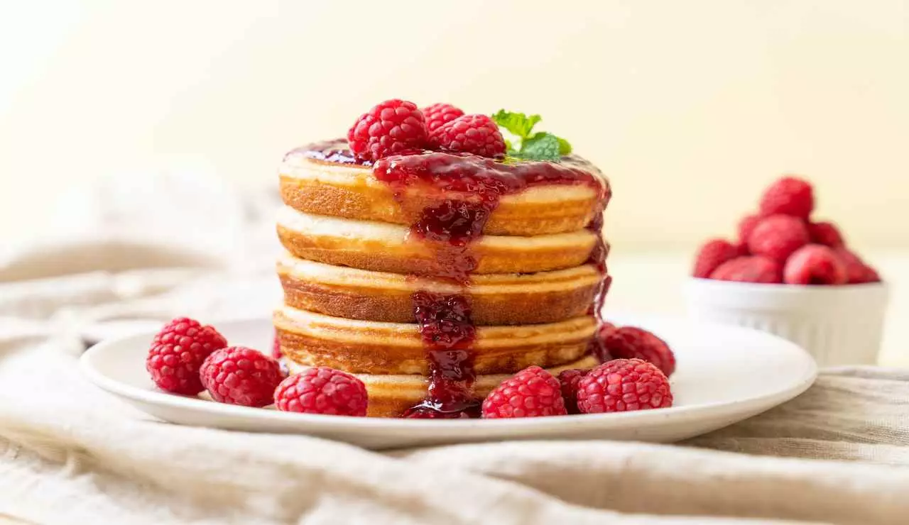 Vegan Pancakes Raspberry | πολύ ελαφρύ χωρίς βούτυρο και αυγά