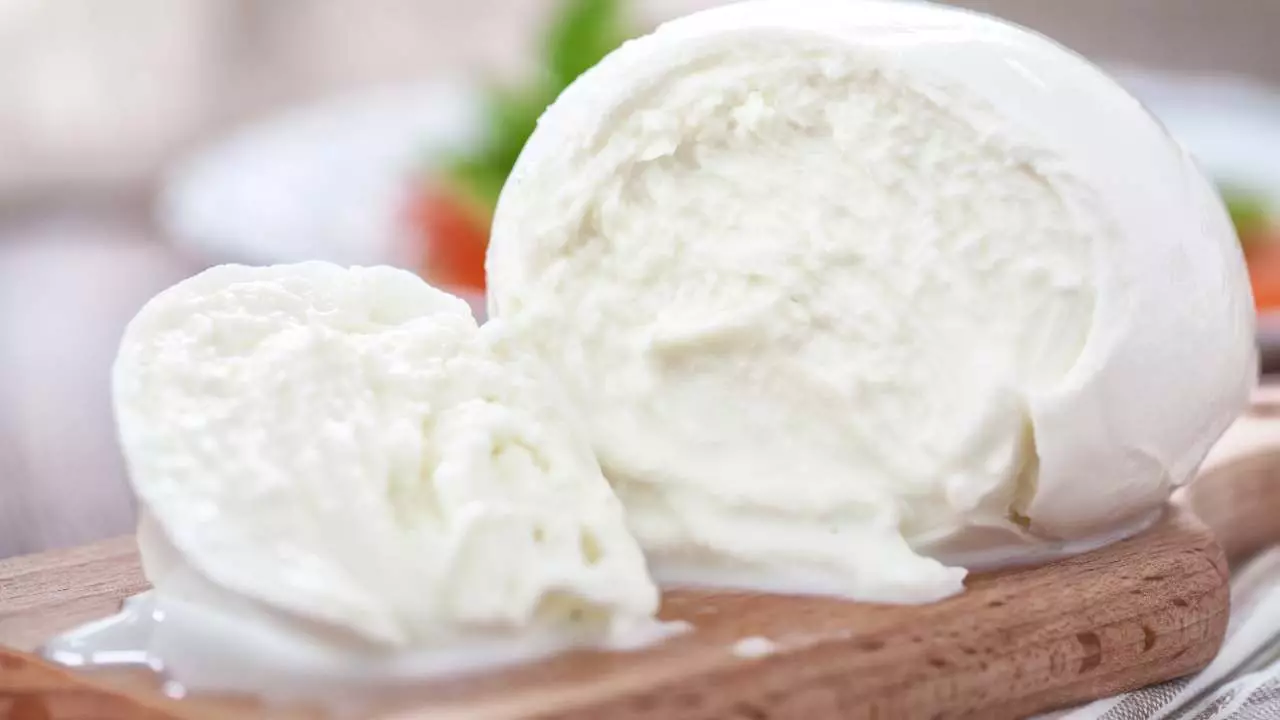 Iyada oo hadhaaga mozzarella, u diyaari saxan dhinaca qani ah!