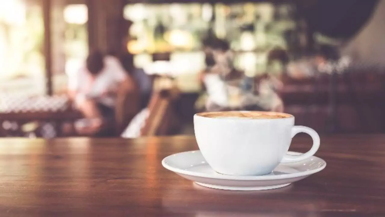 Frühstück an der Bar, wéi Dir et mécht ouni Gewiicht ze gewannen