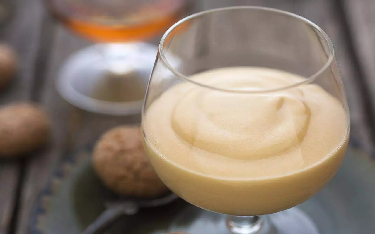 Eggnog mousse malulu | Le suamalie sa'o e fa'ai'u ai le aso