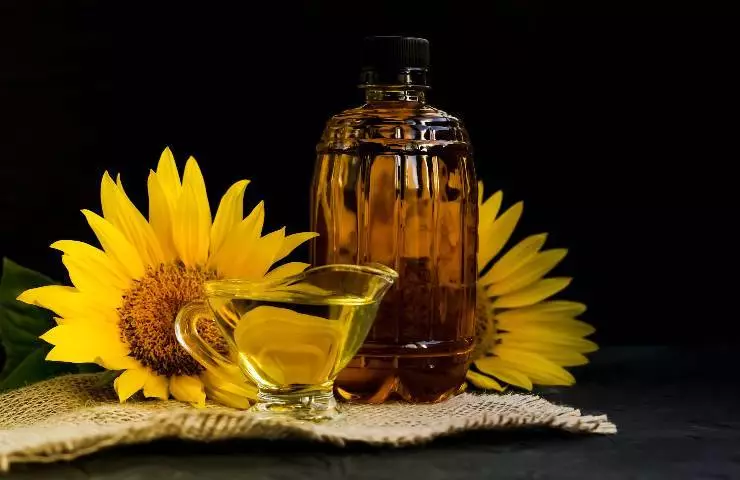 Steklenica sončničnega olja