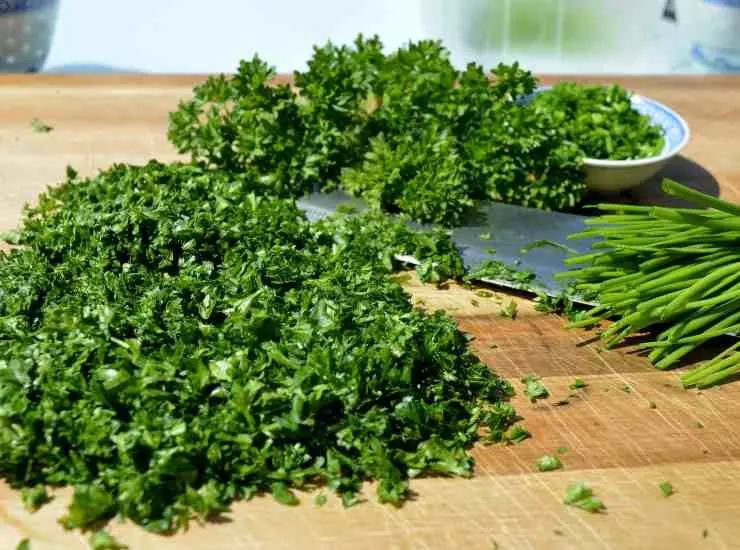 Pasta mat Muschelen, Kiischten Tomaten a knusprech Brout Rezept