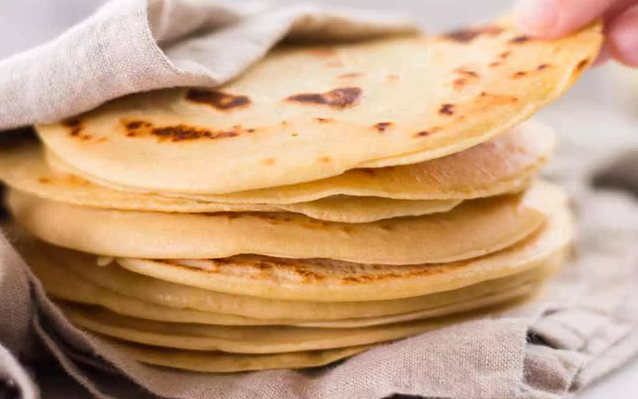 اٽي کان سواء گوبي piadina | ڪرڻ لاءِ هلڪو ۽ جلدي لنچ