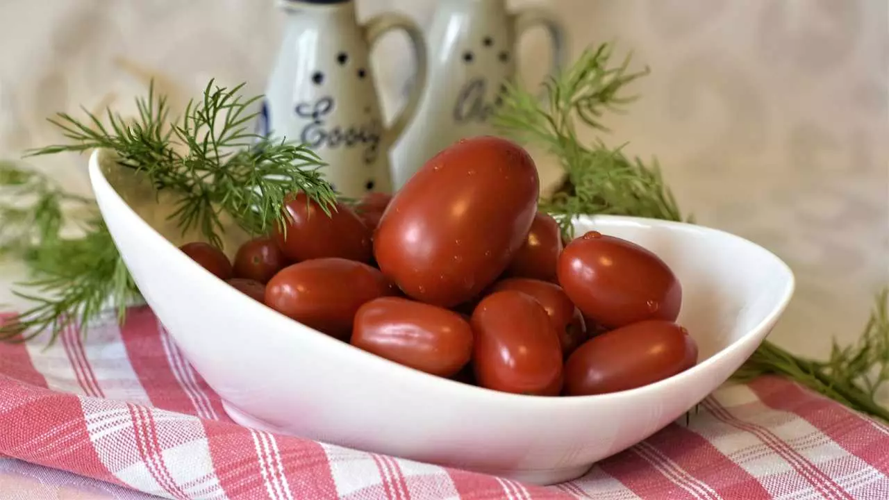 Sa vrlo malo paradajza donijet ćete izvrsno jelo na sto