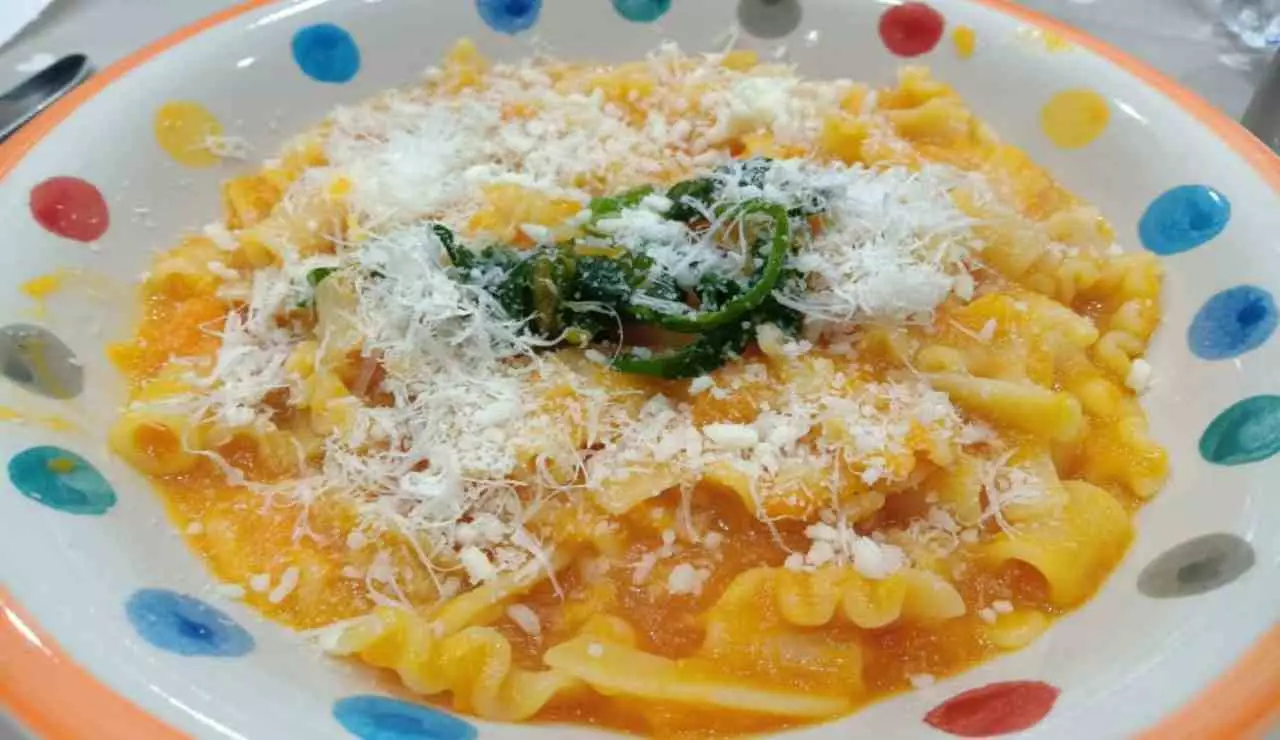 Pasta met pampoen en saffraan aartappels | 'n wonderlike goedheid