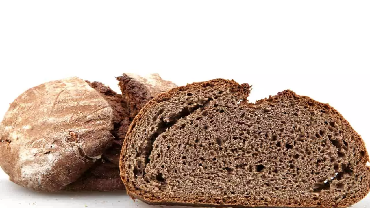 לחם עם קמח שיפון ומניטובה