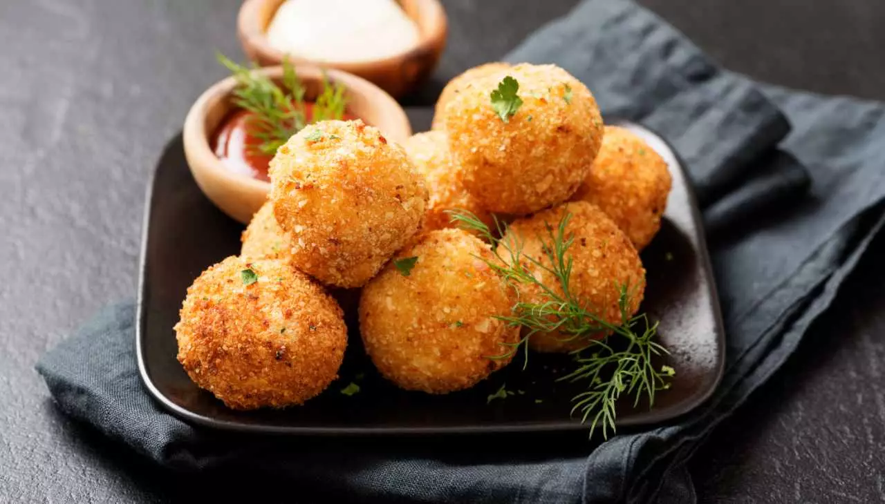 خوشبودار آلو ۽ ricotta croquettes | آسان ۽ منٽن ۾ تيار