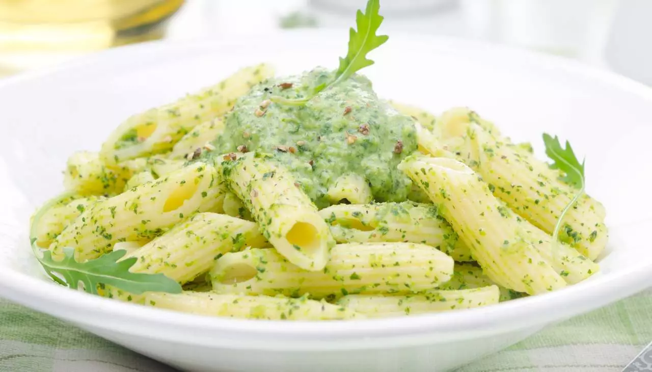 Makaroni ar raķešu pesto un rikotu | Viegls un garšīgs pirmais ēdiens