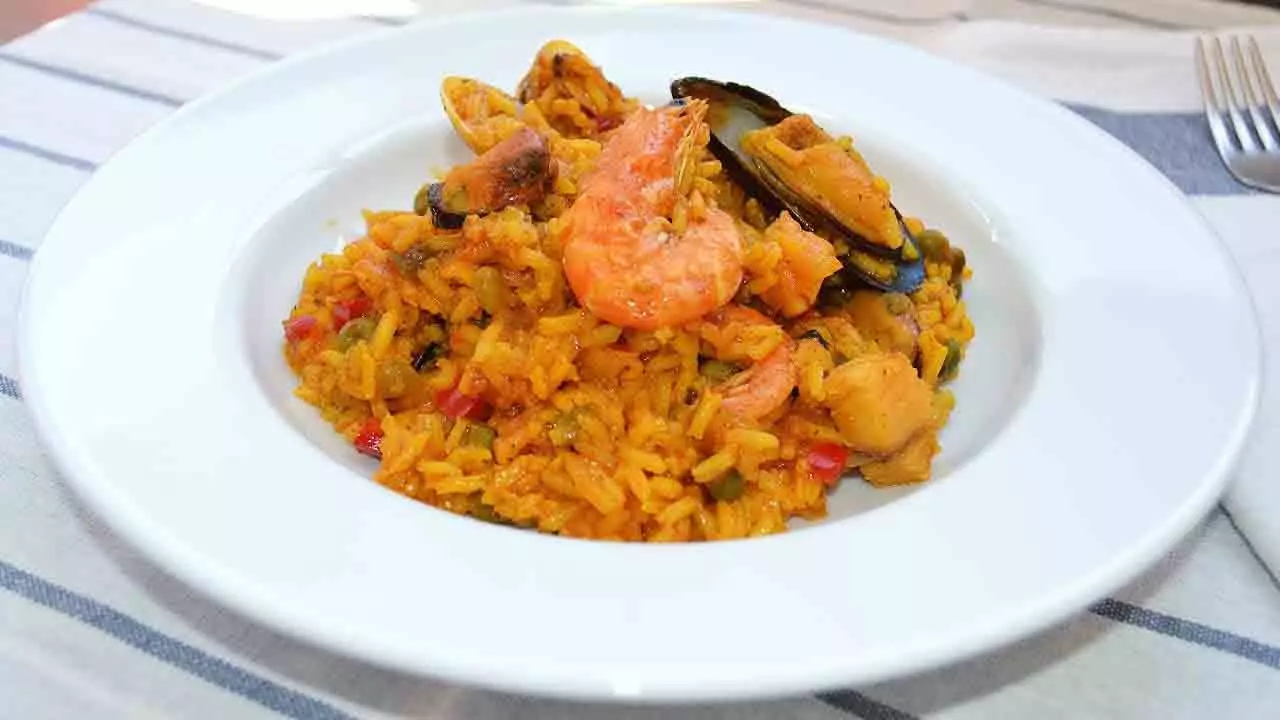 Risotto alla pescatora, die oorspronklike tipies Mediterreense resep