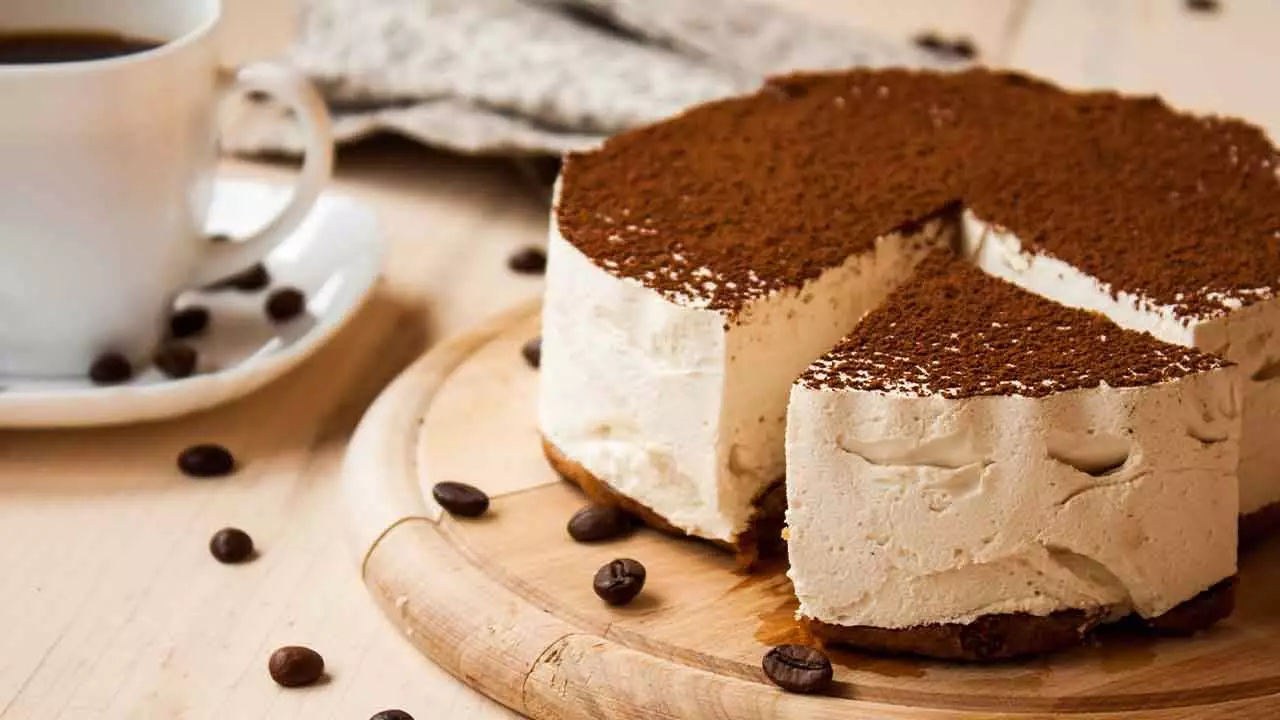 Einfacher Tiramisu-Kuchen, das deutsche Rezept des berühmtesten Desserts