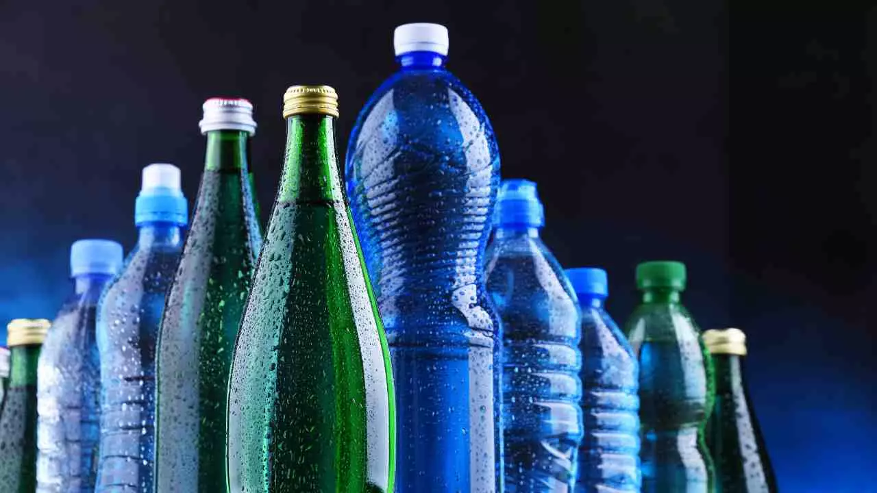 Mineraalwater, besmet dié van 'n Italiaanse handelsmerk: die besonderhede