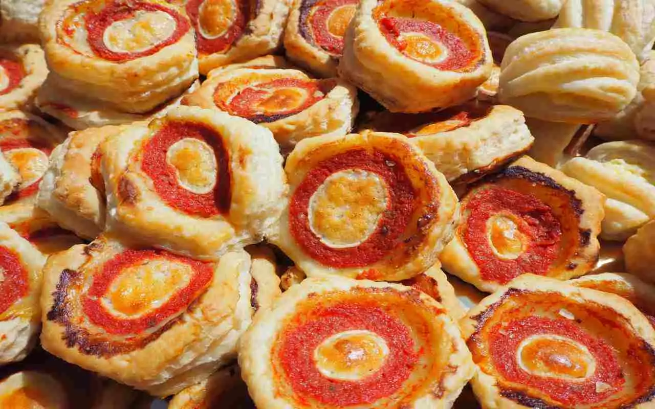 Puff pastry, cà chua và lá oregano | Đây là những gì chúng ta cần cho một món khai vị hàng đầu