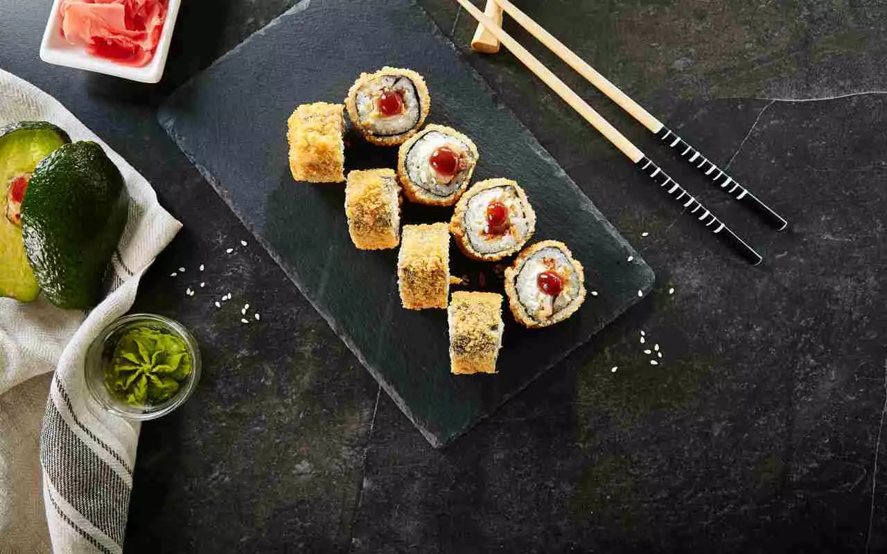 Maki of bread with ginger mayonnaise | A revisited dish