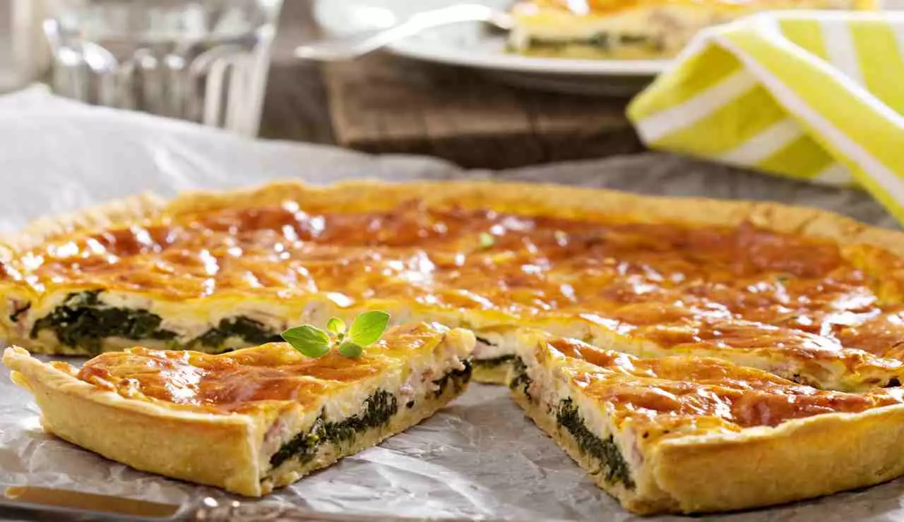 Savory tart nebhekoni uye turnip girini | yakaoma uye inonaka