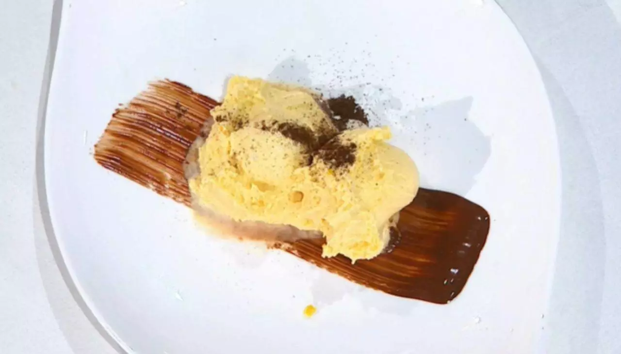 Wêne È semper Mezzogiorno. Eggnog ice cream ji aliyê chef ice cream Massimiliano Scotti