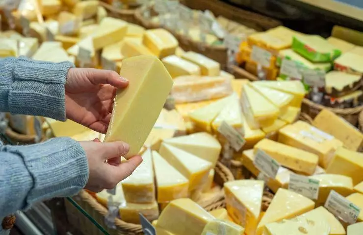 Taleggio soumis à un rappel alimentaire