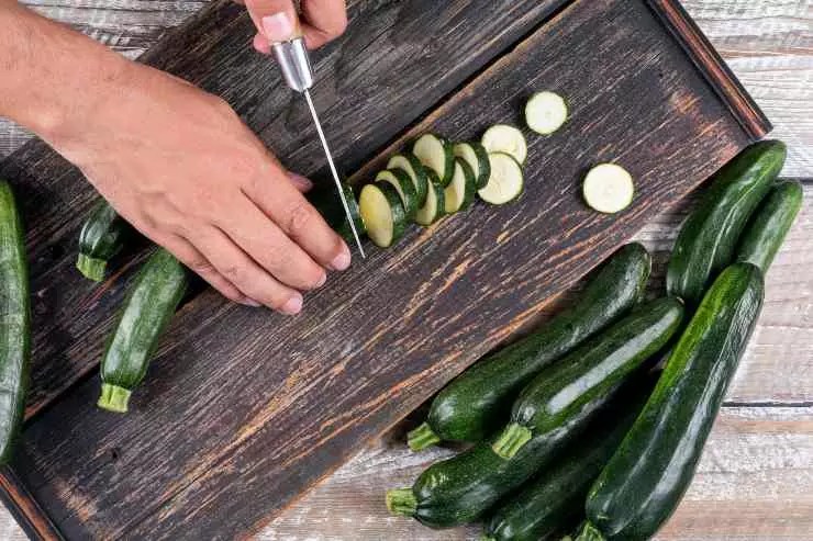 Fusilli courgette ပန်း၊ zucchini နှင့် saffron | ပထမဆုံး အရောင်စုံပြီး အရသာရှိလှပါတယ်။ 35027_2