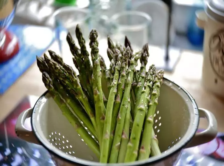 Risotto na asparagus, mọsel na parmesan, nri nri mbụ 35067_3