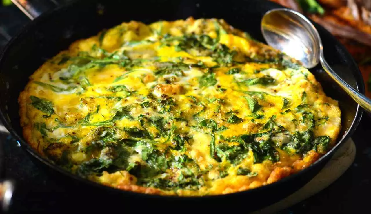 Omelette nga adunay ricotta ug spinach | Sayon kaayo nga last minute dish