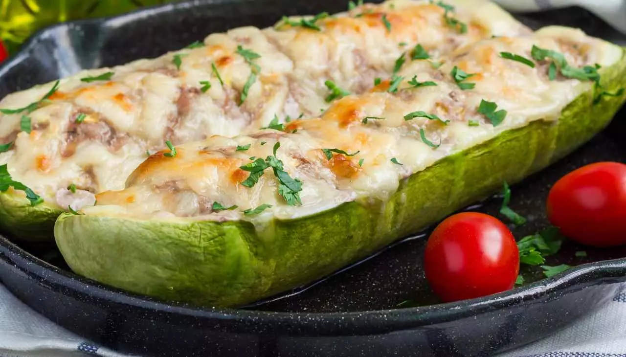 Bot courgette sejuk dengan tuna dan tomato ceri | Cepat dan sedap