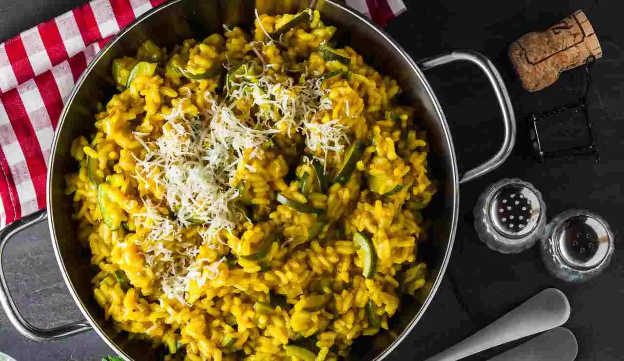 Risotto med zucchini carbonara | hurtig og nem at tilberede