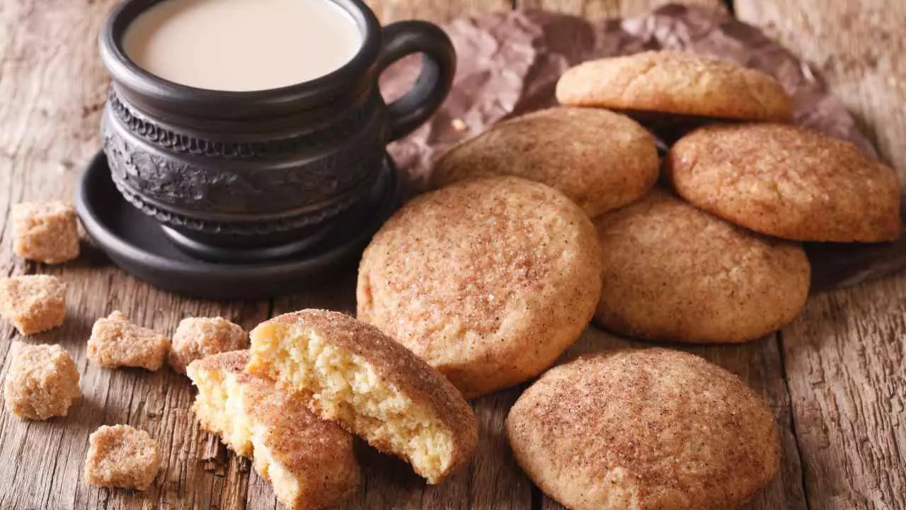 Rustic biscuits tare da ruwan kasa sugar | Jiƙa-hujja a cikin madara