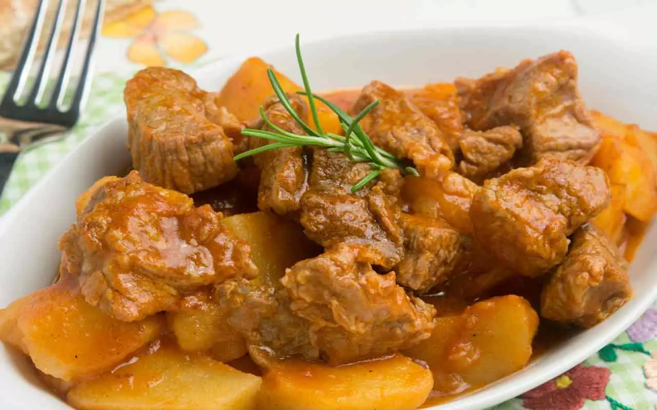 The stew with flakes is what we prepare today | Thanks to Benedetta Rossi's recipe