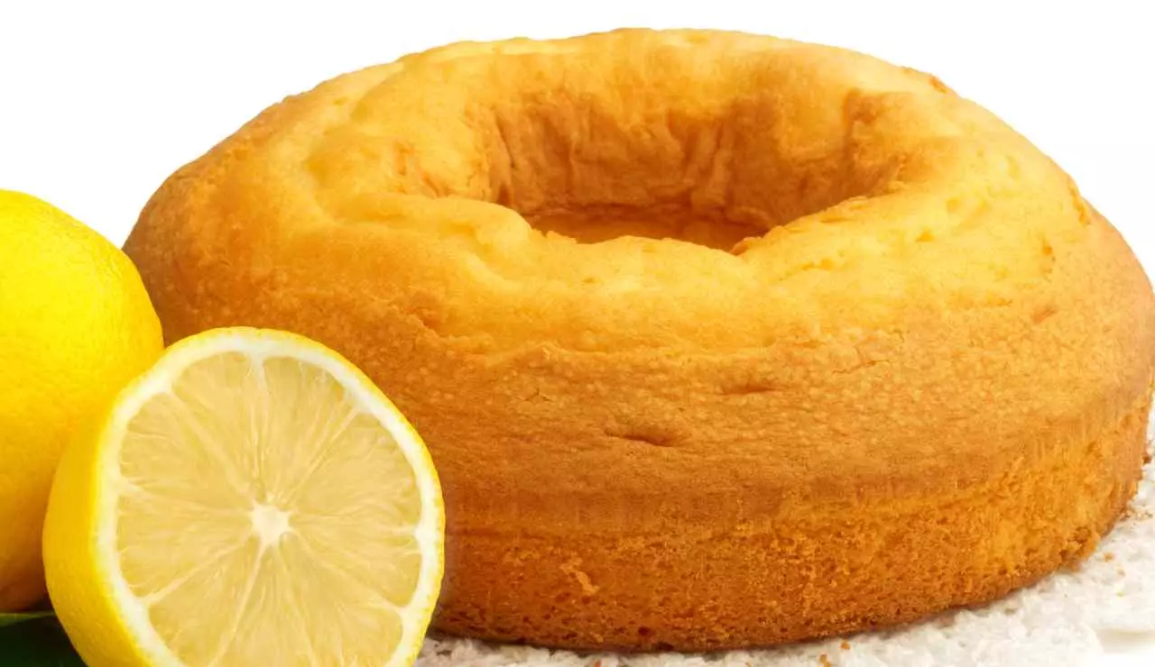 Lemon donut cake