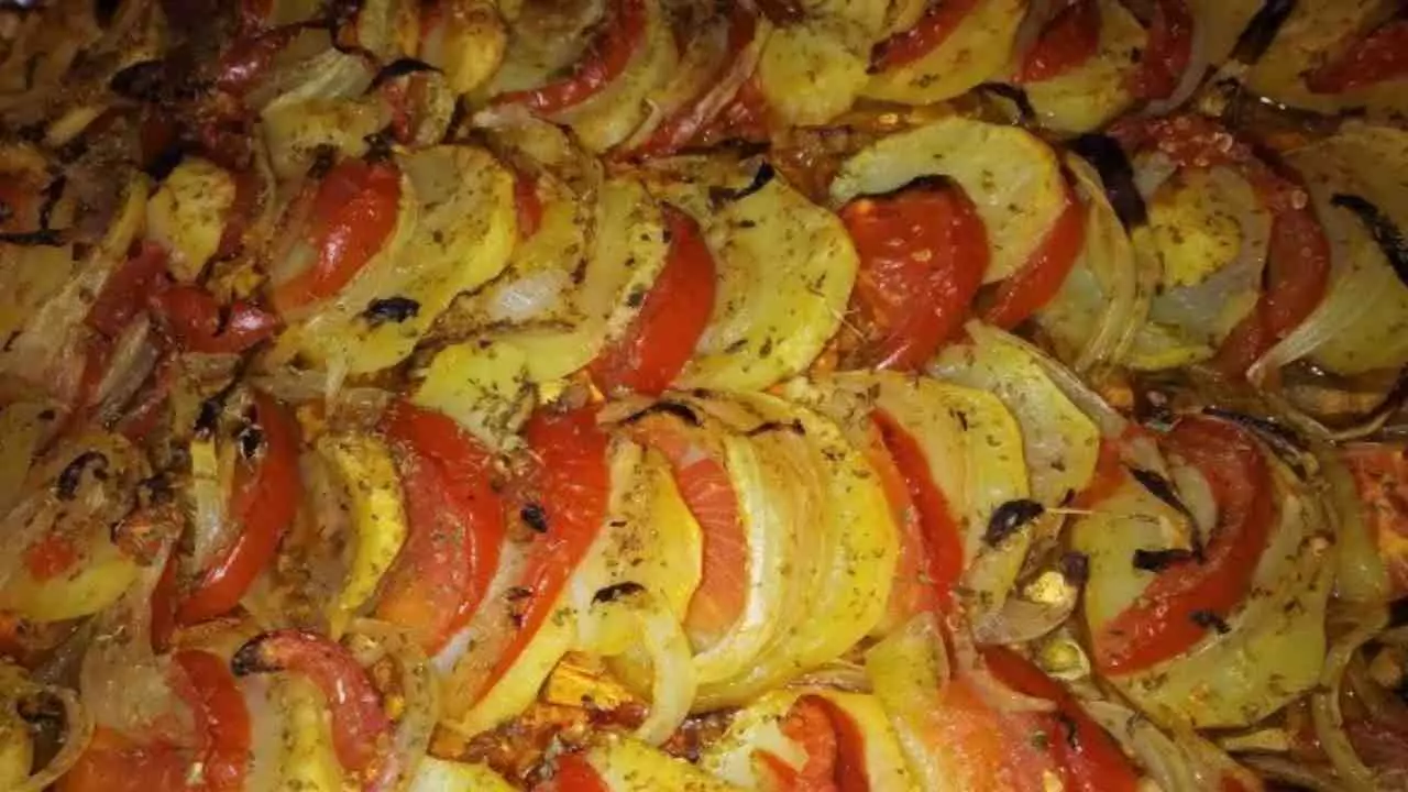 Baked potatoes with onion and tomatoes | the side dish that goes well with everything