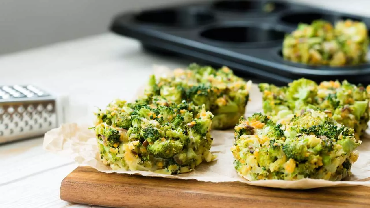 Broccoli at scamorza cheese muffins | Malutong sa labas at malambot sa loob