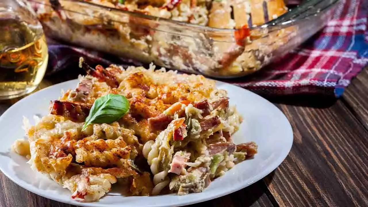 Fusilli assado com abobrinha e provola, bondade extraordinária na mesa