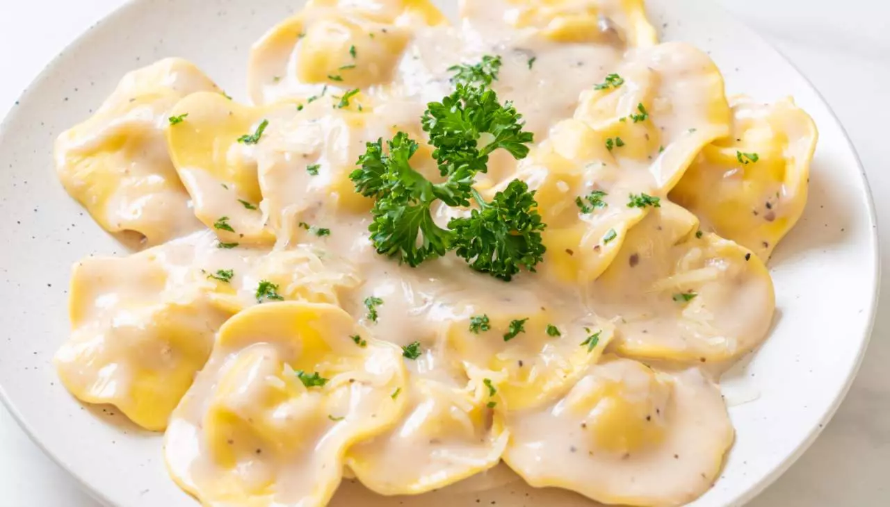 Beetroot ravioli | Kozi ya kwanza rahisi sana, haraka na tajiri katika ladha