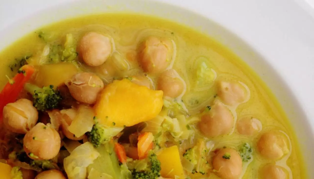 Soupe de pois chiches au brocoli et pommes de terre | Savoureux et prêt en quelques minutes