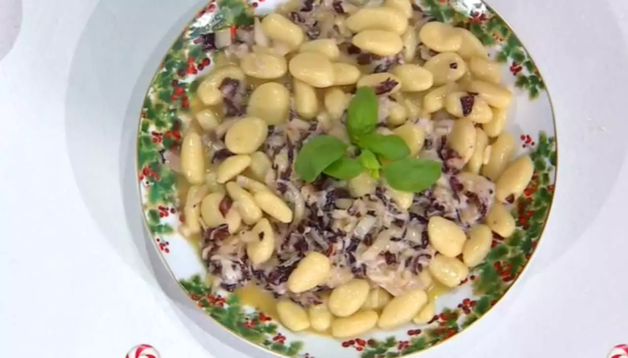 Anogara ari masikati | Recipe by chef Federico Fusca | Gnocchi ine radicchio uye provolone
