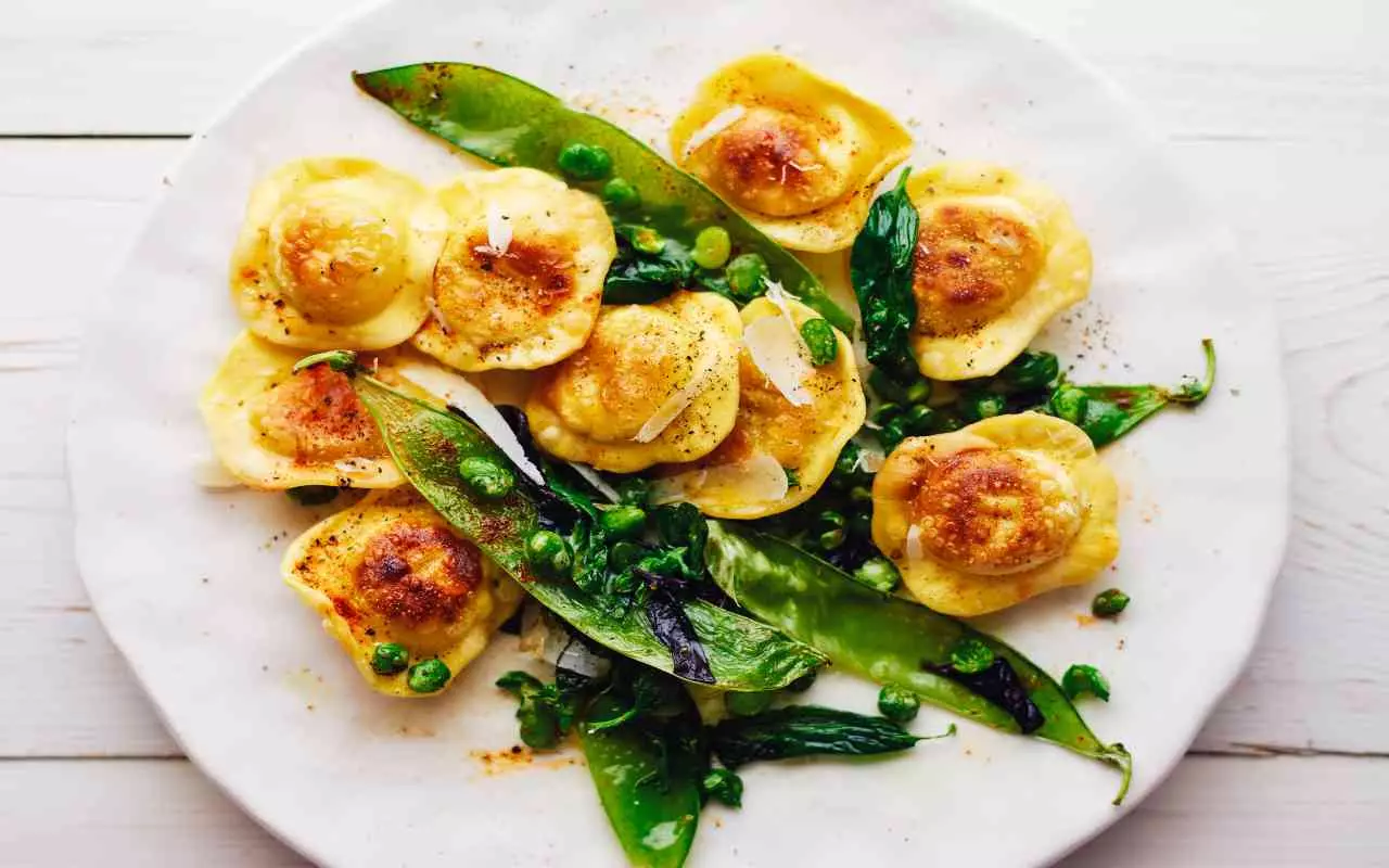 Como preparar pacotinhos inusitados com gorgonzola e macarrão brise doce