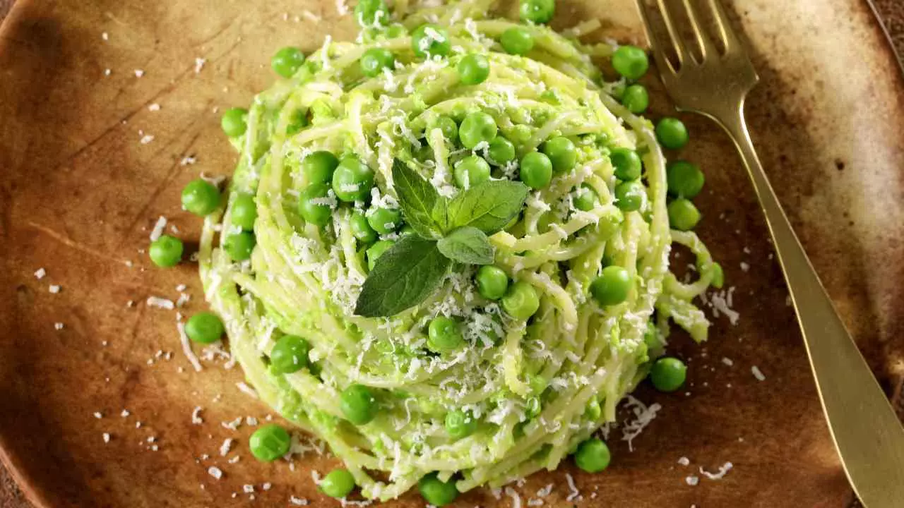 Spaghetti med erter og pecorinoost | Velsmakende og delikat rett