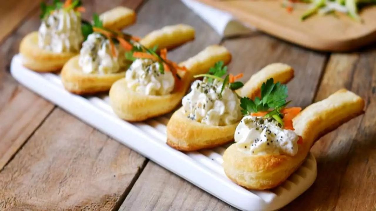 Cuillères à café de pâte feuilletée à la mousse de ricotta | Petite bonté