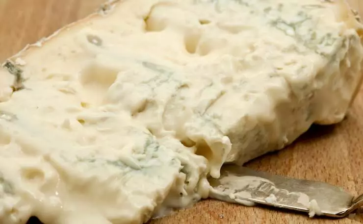 Gorgonzola we hoz bilen duzlanan kannoli