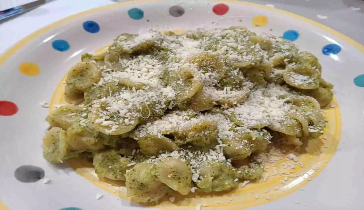 orecchiette e nang le broccoli le basil pesto