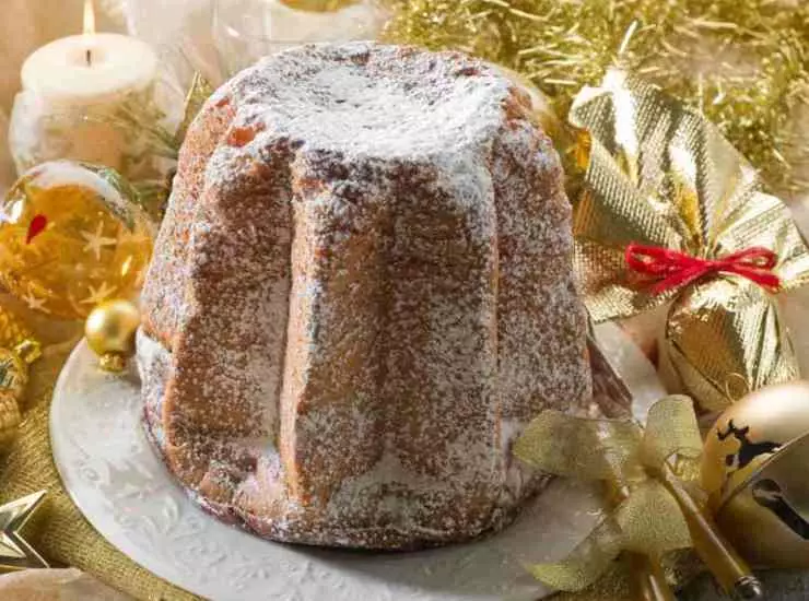 Pandoro sa sladoledom i receptom za kafu