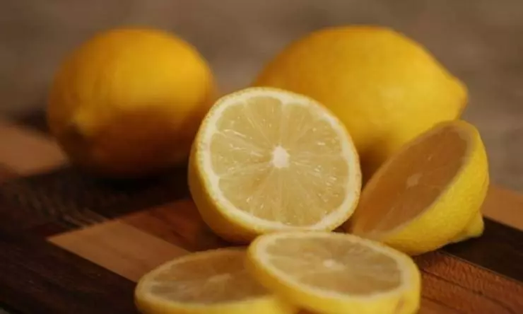 Lemons yuav yog tus protagonists ntawm koj cov khoom noj qab zib hnub so: tsw qab thiab mos, npaj txhij hauv 10 feeb