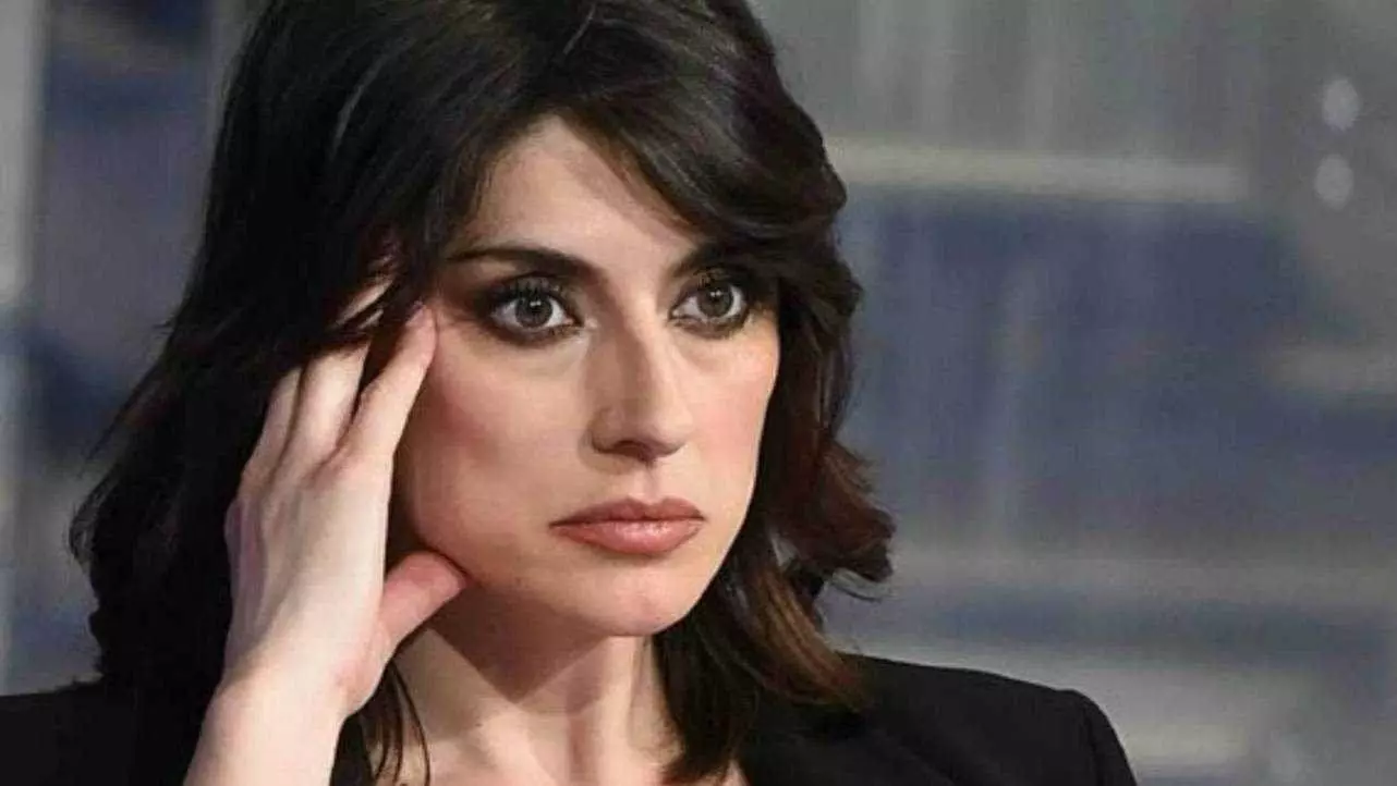 "Ariko ukora iki?", Elisa Isoardi yakubiswe cyane: reaction ye