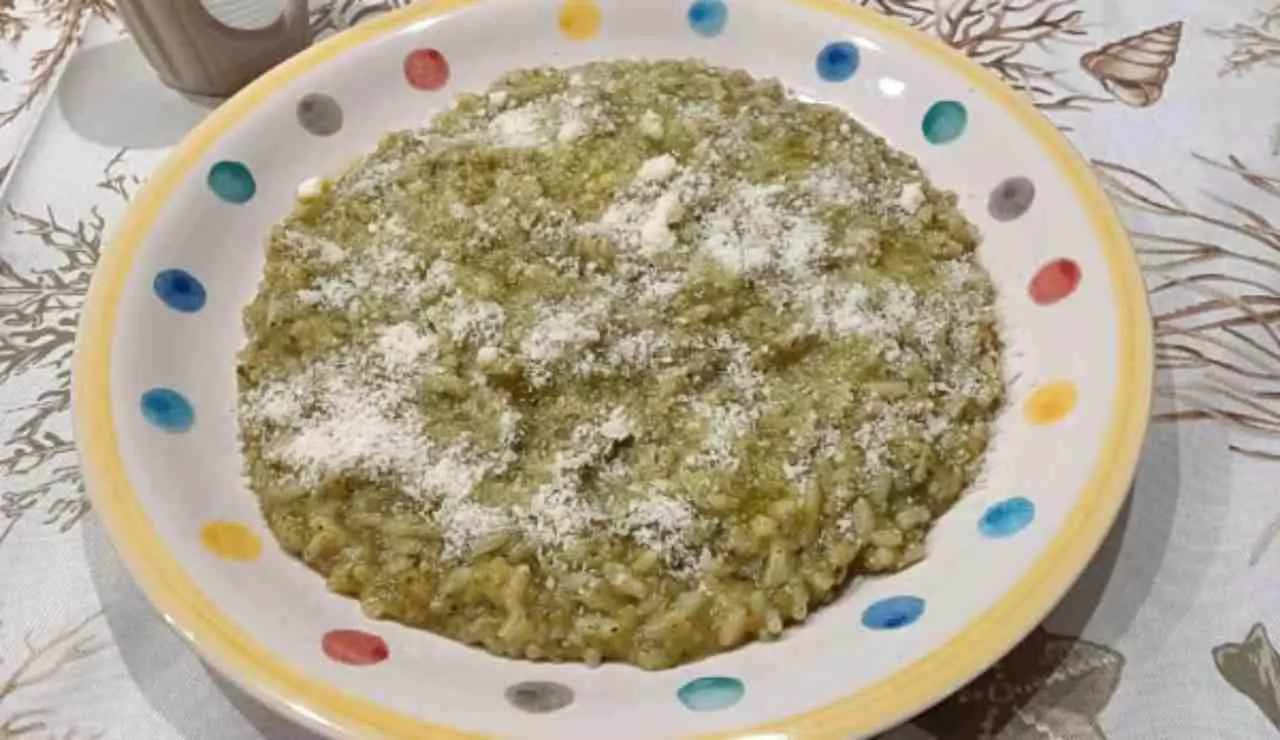 Risotto with pesto of mixed vegetables and legumes
