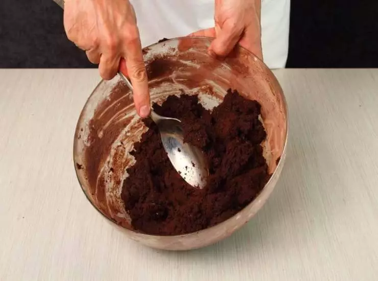 aluat de cacao în pregătire
