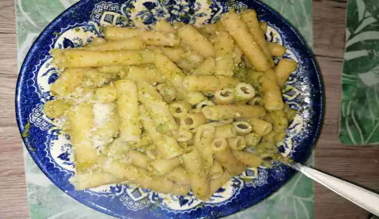 Sedanini con crema de col romana al pesto | bondad particular