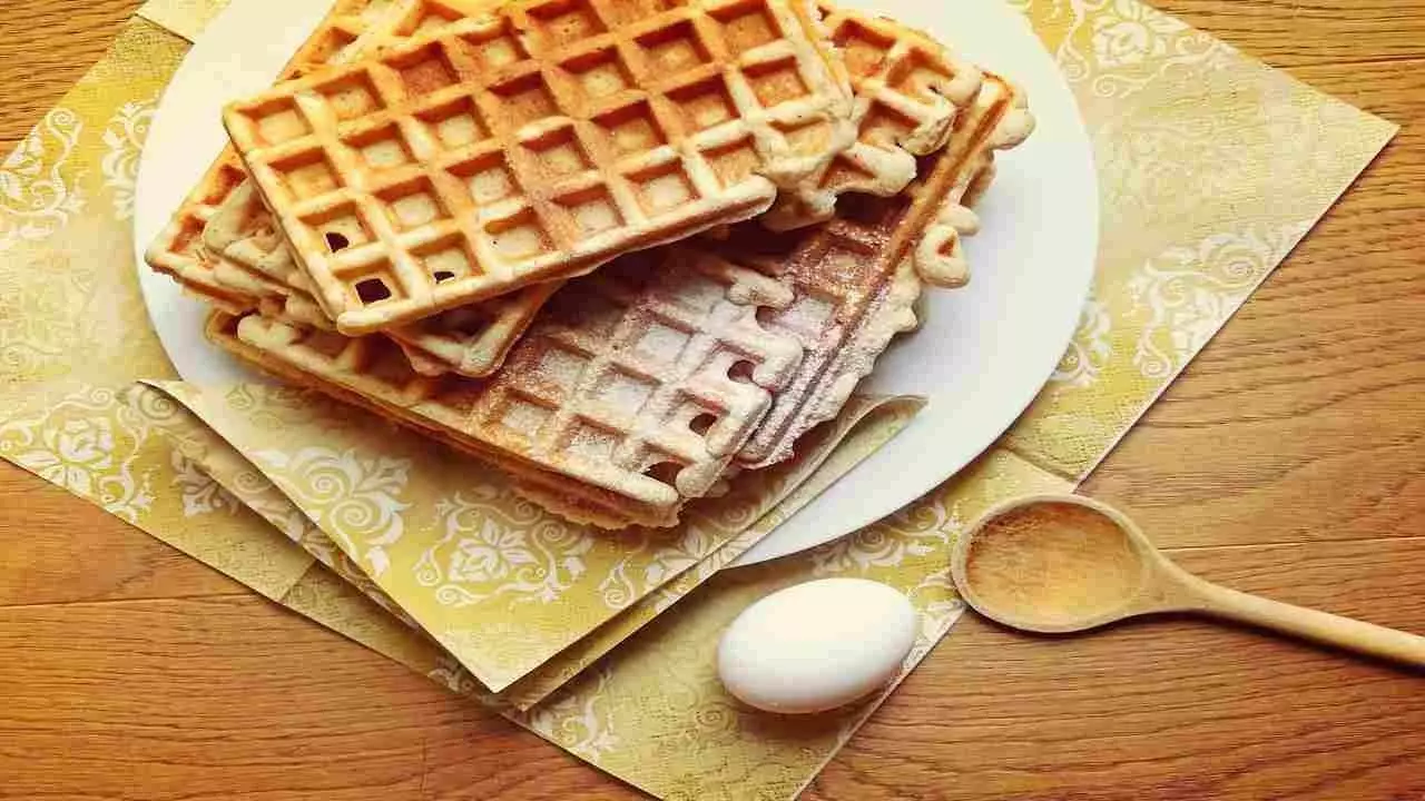 Lemon waffle, ang simpleng matamis na ihanda: handa kaagad